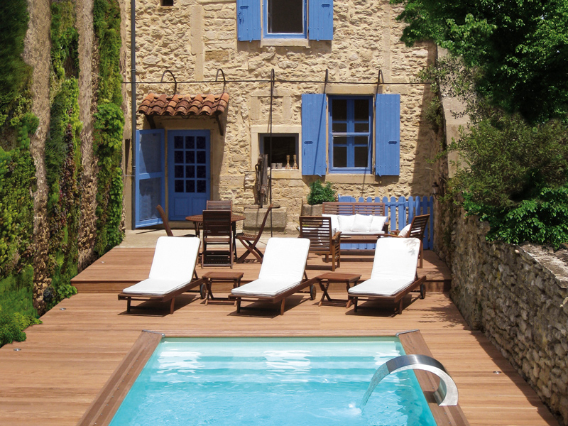 Transats et chaises longues pour la piscine